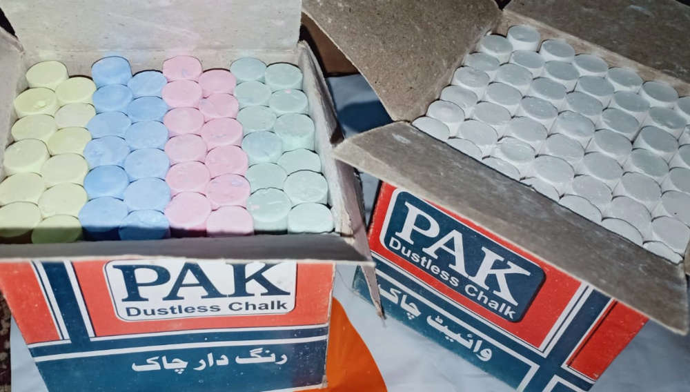 Buy PAK Chalks Box Of 50 Pcs Dustless Chalk In White & Mix Colors Set ...